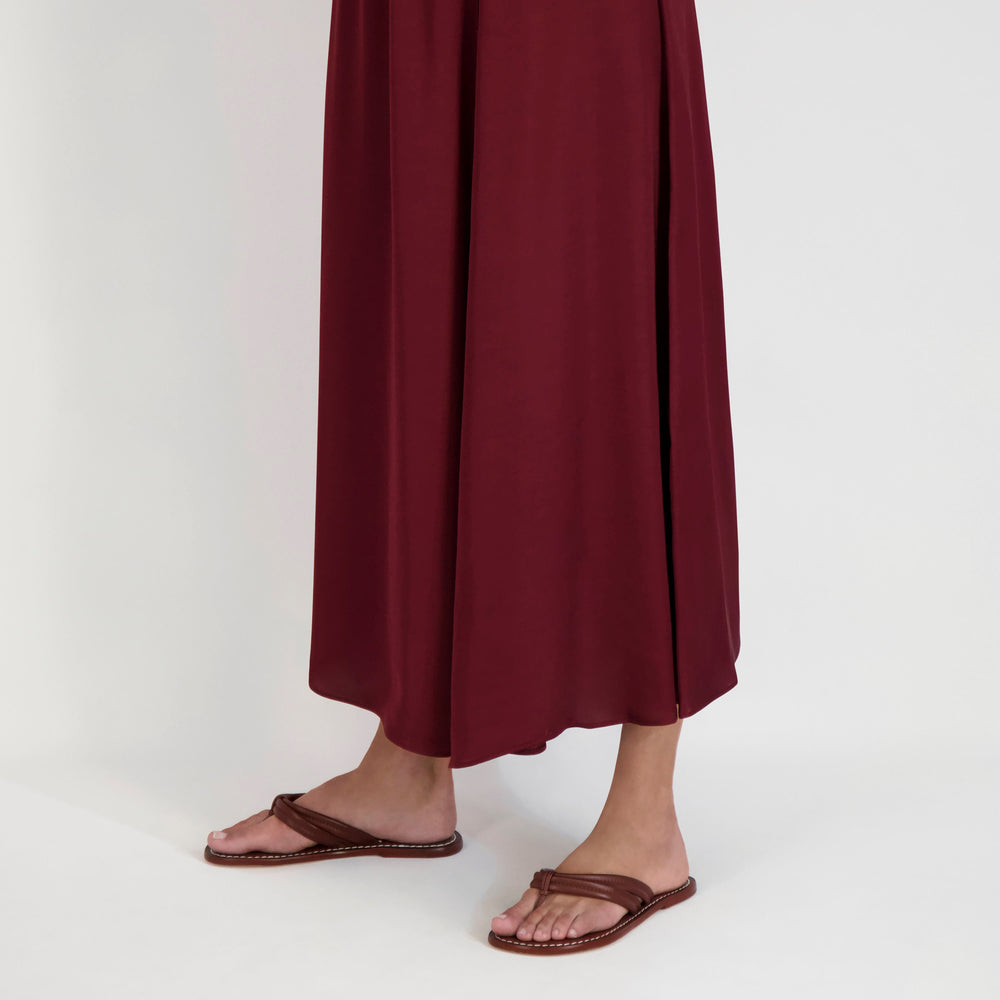 Miami Thong Sandal in Mahogany I Bernardo1946 – Bernardo 1946